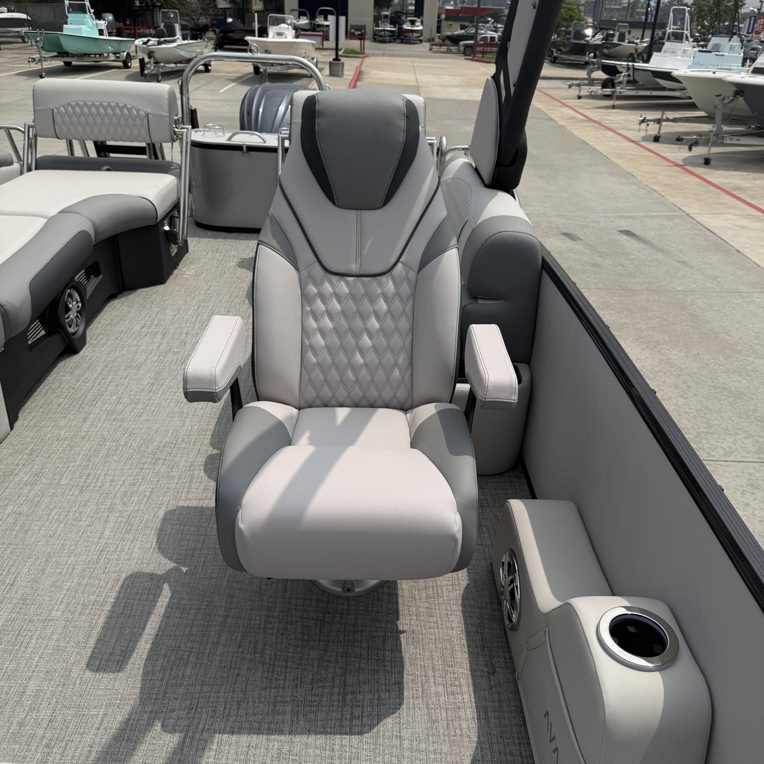 2026 25' AVALON QLS25T Excalibur - Ocean Marine Boats - AVA-151 June 24 ...