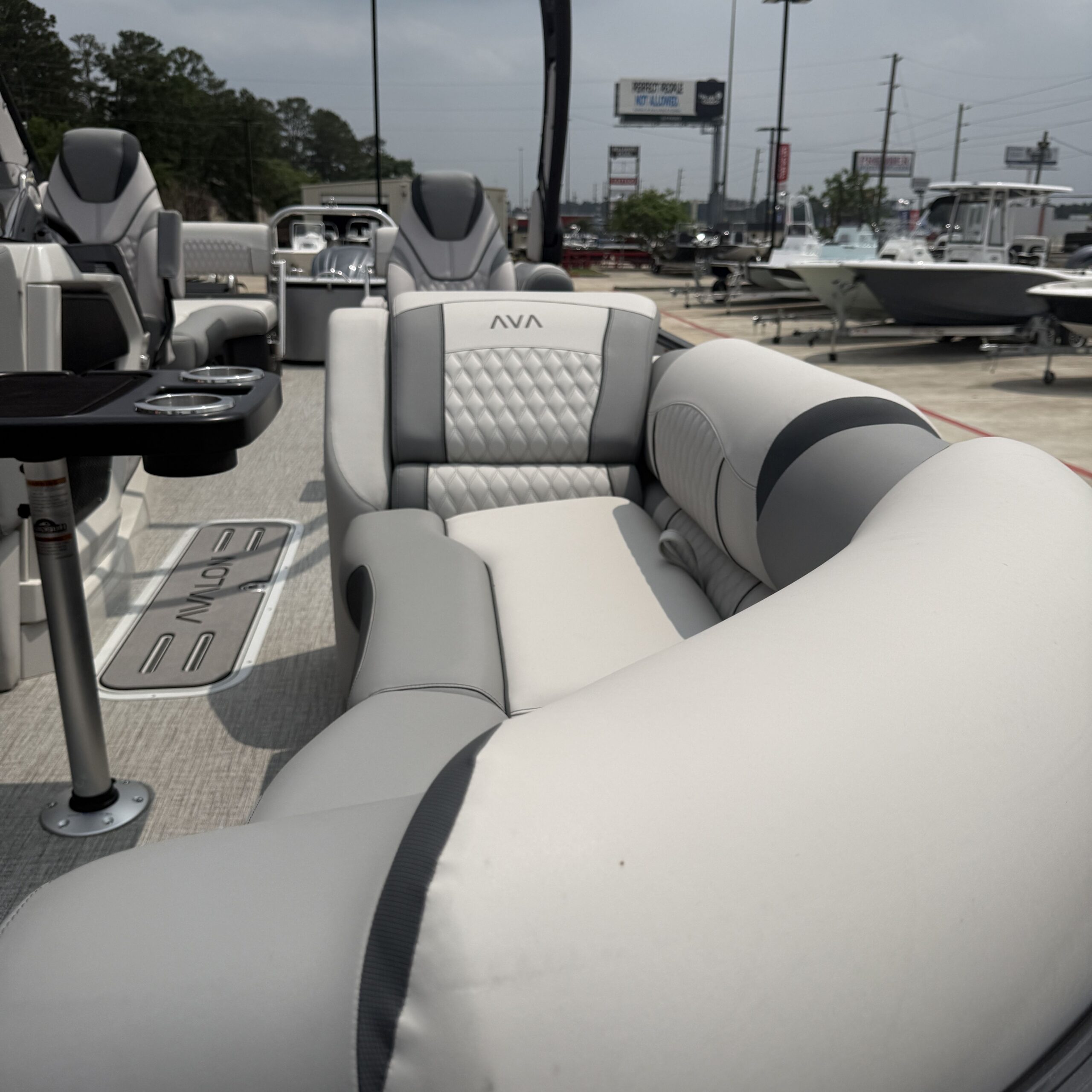 2026 25' AVALON QLS25T Excalibur - Ocean Marine Boats - AVA-151 June 24 ...
